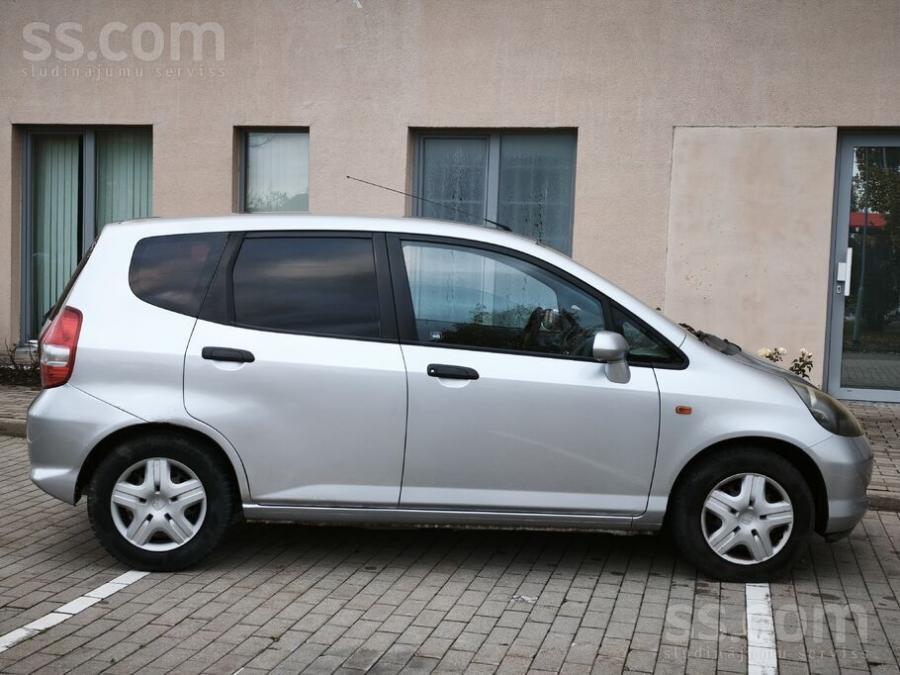 Grey Honda Jazz 2002 in Jelgava, with an engine capacity of 1.30 L and mileage of 0 thousand km for 1690 €, photo 9 on AUTOMOTO.COM.LV