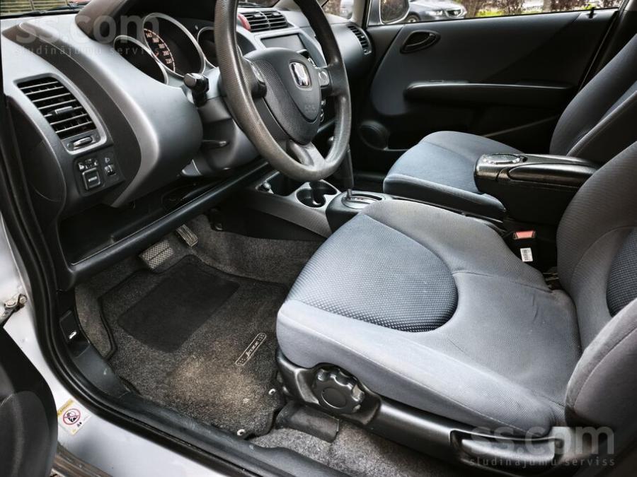 Grey Honda Jazz 2002 in Jelgava, with an engine capacity of 1.30 L and mileage of 0 thousand km for 1690 €, photo 18 on AUTOMOTO.COM.LV