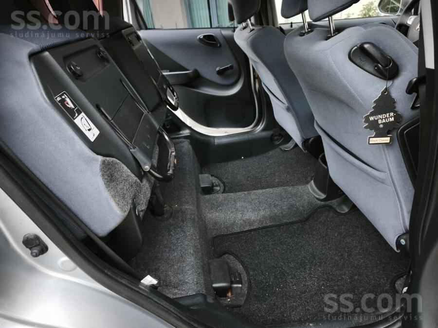 Grey Honda Jazz 2002 in Jelgava, with an engine capacity of 1.30 L and mileage of 0 thousand km for 1690 €, photo 20 on AUTOMOTO.COM.LV