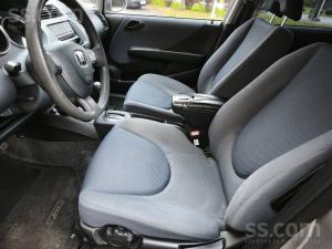 Grey Honda Jazz 2002 in Jelgava, with an engine capacity of 1.30 L and mileage of 0 thousand km for 1690 €, photo 23 on AUTOMOTO.COM.LV