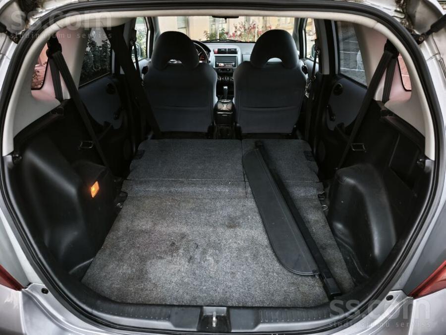 Grey Honda Jazz 2002 in Jelgava, with an engine capacity of 1.30 L and mileage of 0 thousand km for 1690 €, photo 26 on AUTOMOTO.COM.LV