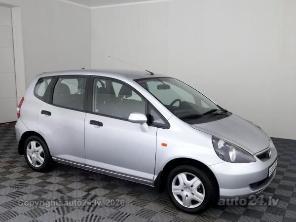 Pelēks Honda Jazz 2003 Tallina, ar dzinēja tilpumu 1.30 L un nobraukumu 153 tūkst. km par 1599 €, foto 1 vietnē AUTOMOTO.COM.LV