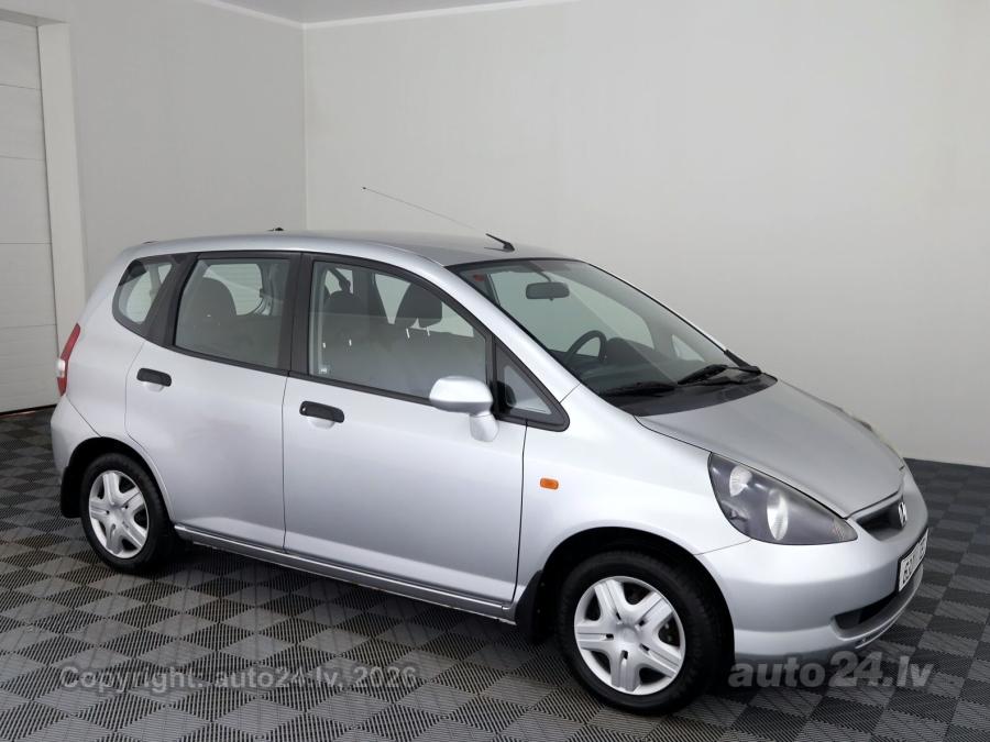 Grey Honda Jazz 2003 in Tallinn, with an engine capacity of 1.30 L and mileage of 153 thousand km for 1599 €, photo 1 on AUTOMOTO.COM.LV