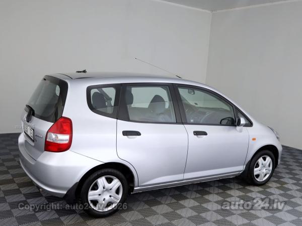 Pelēks Honda Jazz 2003 Tallina, ar dzinēja tilpumu 1.30 L un nobraukumu 153 tūkst. km par 1599 €, foto 3 vietnē AUTOMOTO.COM.LV