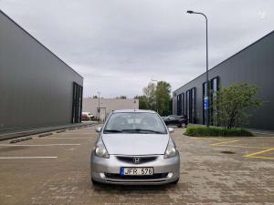 Pelēks Honda Jazz 2003 Viļņa, ar dzinēja tilpumu 1.34 L un nobraukumu 244 tūkst. km par 999 €, foto 3 vietnē AUTOMOTO.COM.LV
