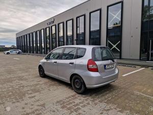 Pelēks Honda Jazz 2003 Viļņa, ar dzinēja tilpumu 1.34 L un nobraukumu 244 tūkst. km par 999 €, foto 7 vietnē AUTOMOTO.COM.LV