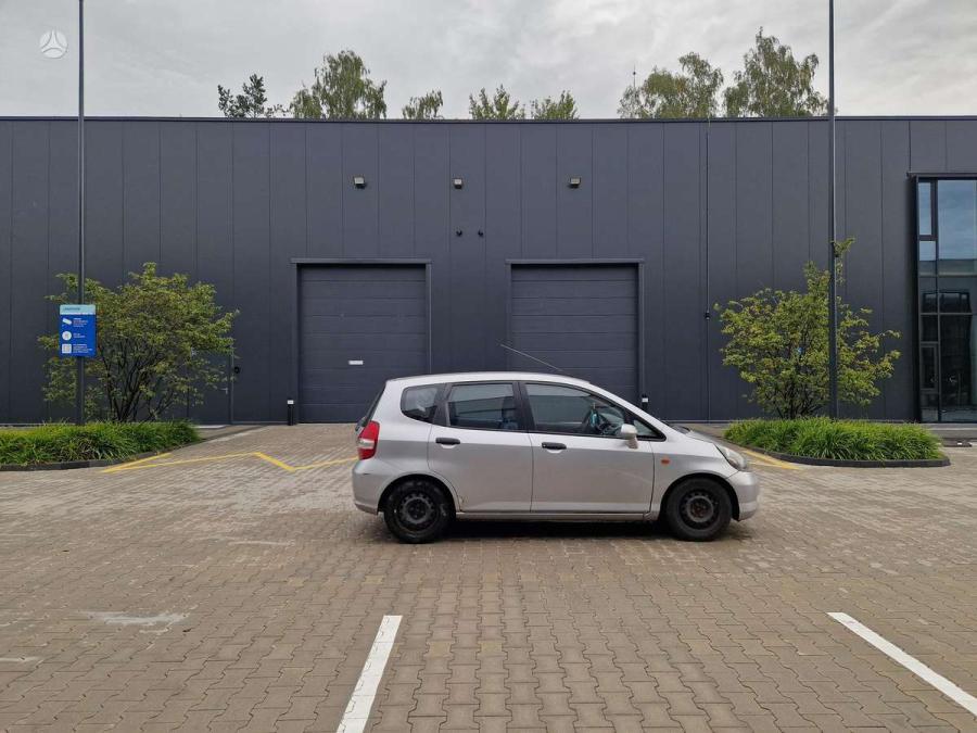 Pelēks Honda Jazz 2003 Viļņa, ar dzinēja tilpumu 1.34 L un nobraukumu 244 tūkst. km par 999 €, foto 9 vietnē AUTOMOTO.COM.LV