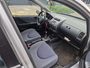 Pelēks Honda Jazz 2003 Viļņa, ar dzinēja tilpumu 1.34 L un nobraukumu 244 tūkst. km par 999 €, foto 11 vietnē AUTOMOTO.COM.LV