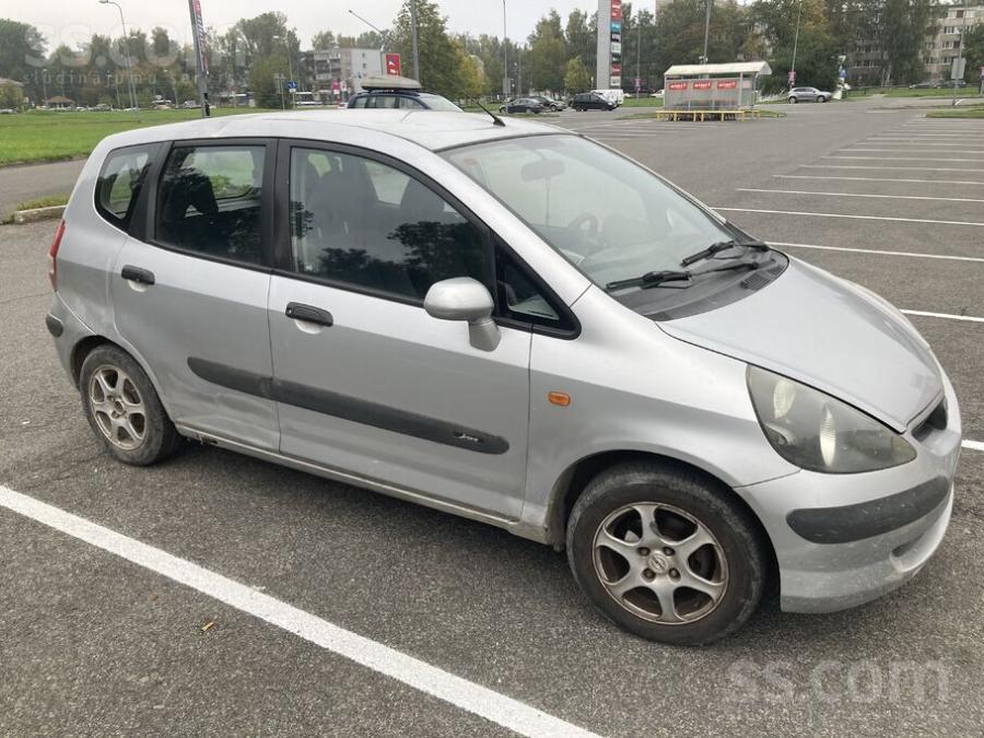 Pelēks Honda Jazz 2003 Rīga, ar dzinēja tilpumu 1.30 L un nobraukumu 270 tūkst. km par 1000 €, foto 1 vietnē AUTOMOTO.COM.LV