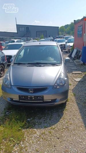 Pelēks Honda Jazz 2004 Viļņa, ar dzinēja tilpumu 1.40 L un nobraukumu 180 tūkst. km par 2900 €, foto 4 vietnē AUTOMOTO.COM.LV