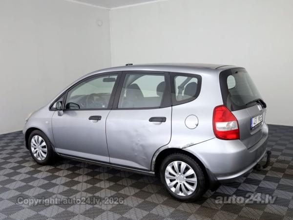 Grey Honda Jazz 2004 in Tallinn, with an engine capacity of 1.30 L and mileage of 175 thousand km for 699 €, photo 4 on AUTOMOTO.COM.LV