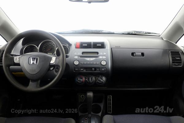 Pelēks Honda Jazz 2004 Tallina, ar dzinēja tilpumu 1.30 L un nobraukumu 175 tūkst. km par 699 €, foto 5 vietnē AUTOMOTO.COM.LV