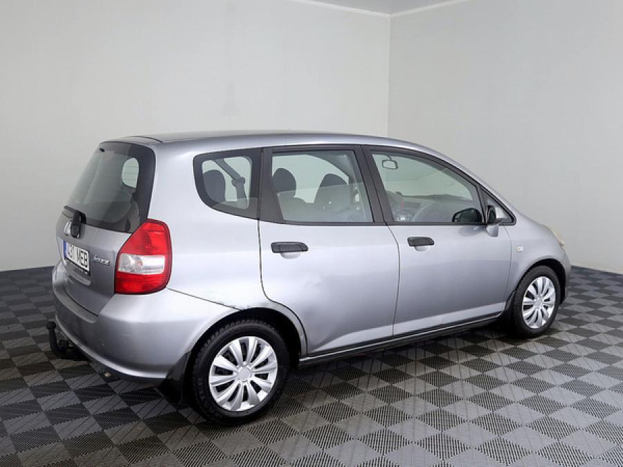 Pelēks Honda Jazz 2004 Tallina, ar dzinēja tilpumu 1.30 L un nobraukumu 175 tūkst. km par 399 €, foto 4 vietnē AUTOMOTO.COM.LV