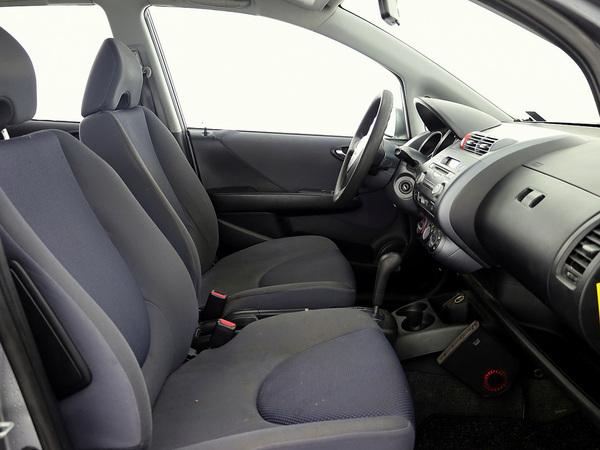 Grey Honda Jazz 2004 in Tallinn, with an engine capacity of 1.30 L and mileage of 175 thousand km for 399 €, photo 6 on AUTOMOTO.COM.LV