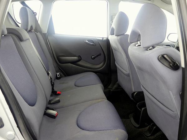 Grey Honda Jazz 2004 in Tallinn, with an engine capacity of 1.30 L and mileage of 175 thousand km for 399 €, photo 7 on AUTOMOTO.COM.LV