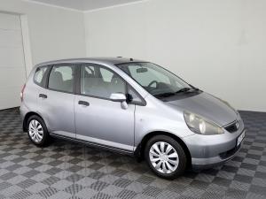 Pelēks Honda Jazz 2004 Tallina, ar dzinēja tilpumu 1.30 L un nobraukumu 175 tūkst. km par 399 €, foto 9 vietnē AUTOMOTO.COM.LV