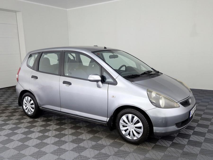 Pelēks Honda Jazz 2004 Tallina, ar dzinēja tilpumu 1.30 L un nobraukumu 175 tūkst. km par 399 €, foto 9 vietnē AUTOMOTO.COM.LV