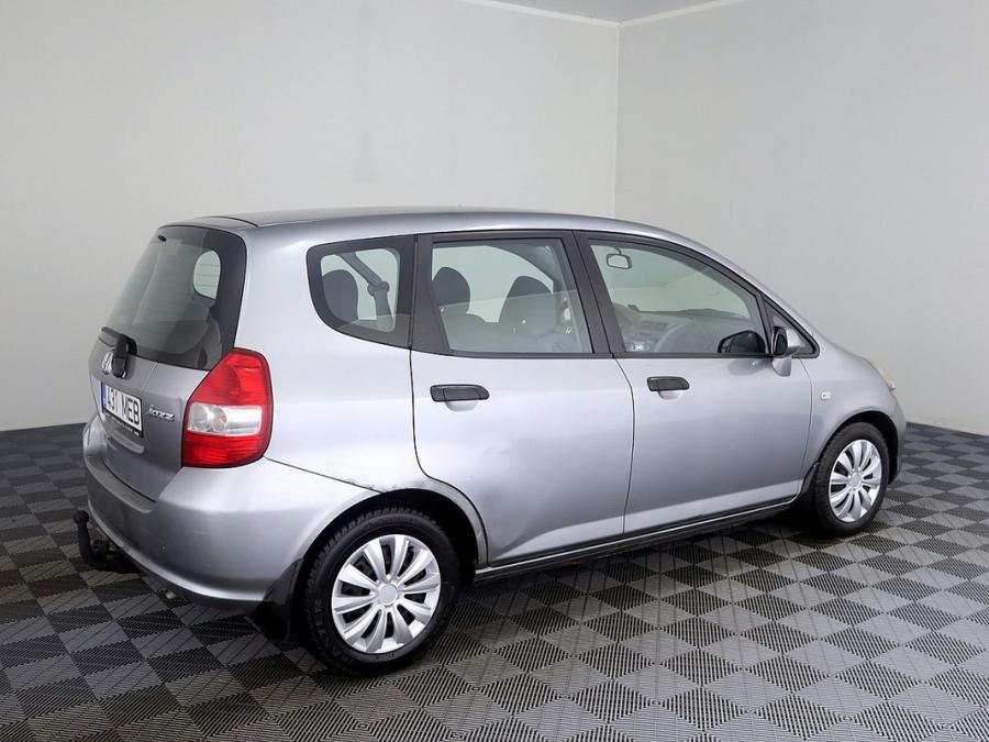 Pelēks Honda Jazz 2004 Tallina, ar dzinēja tilpumu 1.30 L un nobraukumu 175 tūkst. km par 399 €, foto 11 vietnē AUTOMOTO.COM.LV