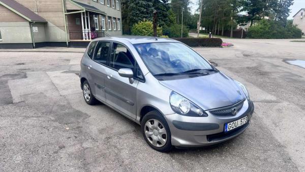 Grey Honda Jazz 2004 in Rokiskis, with an engine capacity of 1.34 L and mileage of 271 thousand km for 1500 €, photo 1 on AUTOMOTO.COM.LV