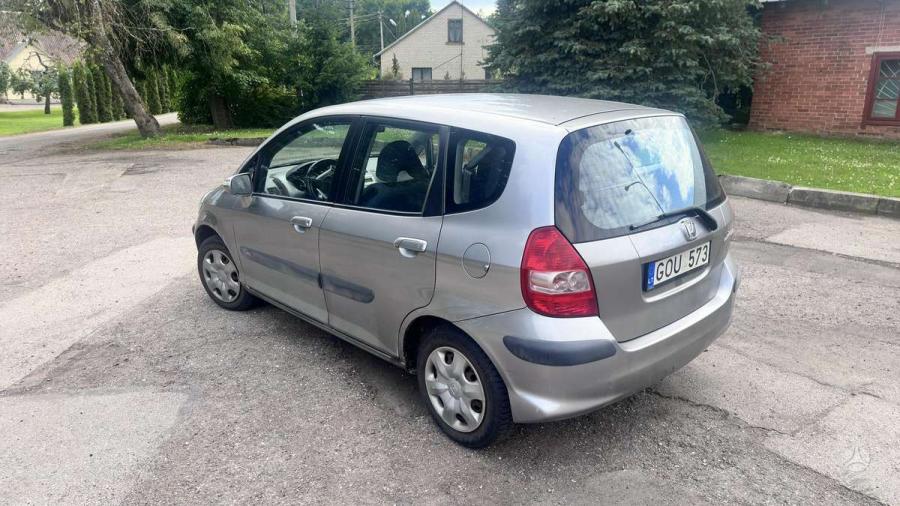 Grey Honda Jazz 2004 in Rokiskis, with an engine capacity of 1.34 L and mileage of 271 thousand km for 1500 €, photo 6 on AUTOMOTO.COM.LV