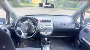 Grey Honda Jazz 2004 in Rokiskis, with an engine capacity of 1.34 L and mileage of 271 thousand km for 1500 €, photo 8 on AUTOMOTO.COM.LV