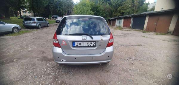 Grey Honda Jazz 2004 in Kaunas, with an engine capacity of 1.30 L and mileage of 200 thousand km for 1100 €, photo 6 on AUTOMOTO.COM.LV
