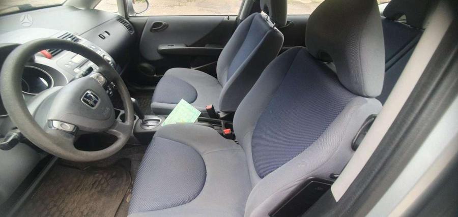 Grey Honda Jazz 2004 in Kaunas, with an engine capacity of 1.30 L and mileage of 200 thousand km for 1100 €, photo 8 on AUTOMOTO.COM.LV