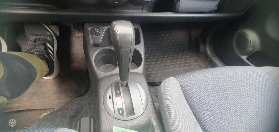 Grey Honda Jazz 2004 in Kaunas, with an engine capacity of 1.30 L and mileage of 200 thousand km for 1100 €, photo 9 on AUTOMOTO.COM.LV