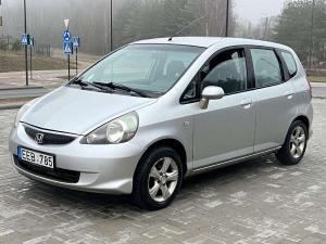 Grey Honda Jazz 2005 in Vilnius, with an engine capacity of 1.24 L and mileage of 280 thousand km for 650 €, photo  on AUTOMOTO.COM.LV