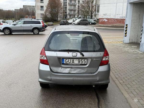 Grey Honda Jazz 2005 in Vilnius, with an engine capacity of 1.24 L and mileage of 180 thousand km for 500 €, photo 5 on AUTOMOTO.COM.LV