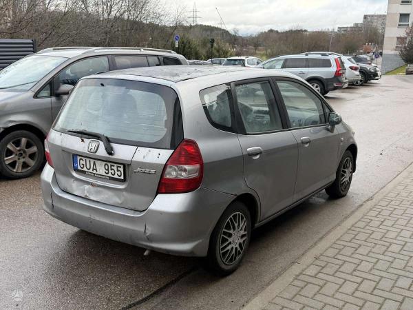 Grey Honda Jazz 2005 in Vilnius, with an engine capacity of 1.24 L and mileage of 180 thousand km for 500 €, photo 6 on AUTOMOTO.COM.LV