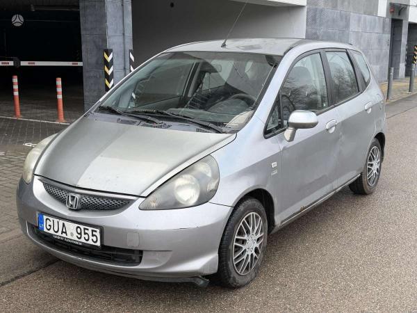 Grey Honda Jazz 2005 in Vilnius, with an engine capacity of 1.24 L and mileage of 180 thousand km for 550 €, photo 1 on AUTOMOTO.COM.LV