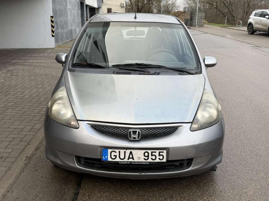 Grey Honda Jazz 2005 in Vilnius, with an engine capacity of 1.24 L and mileage of 180 thousand km for 550 €, photo 3 on AUTOMOTO.COM.LV