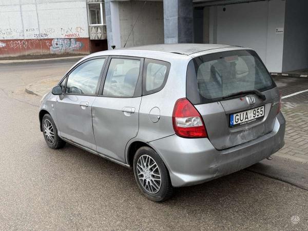 Grey Honda Jazz 2005 in Vilnius, with an engine capacity of 1.24 L and mileage of 180 thousand km for 550 €, photo 5 on AUTOMOTO.COM.LV