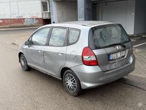 Grey Honda Jazz 2005 in Vilnius, with an engine capacity of 1.24 L and mileage of 180 thousand km for 550 €, photo 5 on AUTOMOTO.COM.LV
