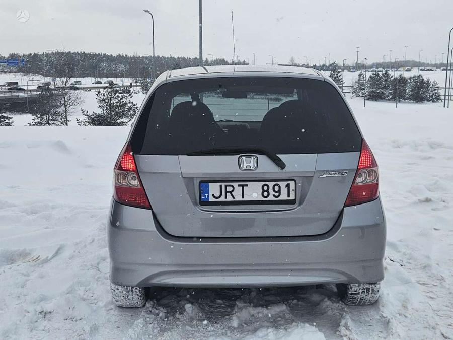 Grey Honda Jazz 2005 in Vilnius, with an engine capacity of 1.34 L and mileage of 190 thousand km for 2200 €, photo 7 on AUTOMOTO.COM.LV