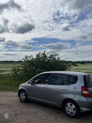 Pelēks Honda Jazz 2005 Viļņa, ar dzinēja tilpumu 1.24 L un nobraukumu 315 tūkst. km par 1000 €, foto 3 vietnē AUTOMOTO.COM.LV