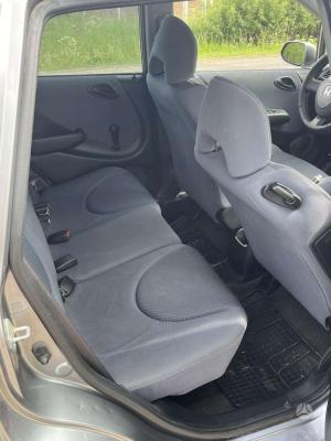 Pelēks Honda Jazz 2005 Viļņa, ar dzinēja tilpumu 1.24 L un nobraukumu 315 tūkst. km par 1000 €, foto 6 vietnē AUTOMOTO.COM.LV