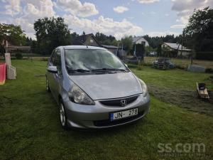 Grey Honda Jazz 2005 in Riga, with an engine capacity of 1.30 L and mileage of 206 thousand km for 1700 €, photo  on AUTOMOTO.COM.LV