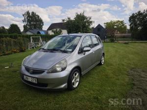 Pelēks Honda Jazz 2005 Rīga, ar dzinēja tilpumu 1.30 L un nobraukumu 206 tūkst. km par 1700 €, foto 3 vietnē AUTOMOTO.COM.LV