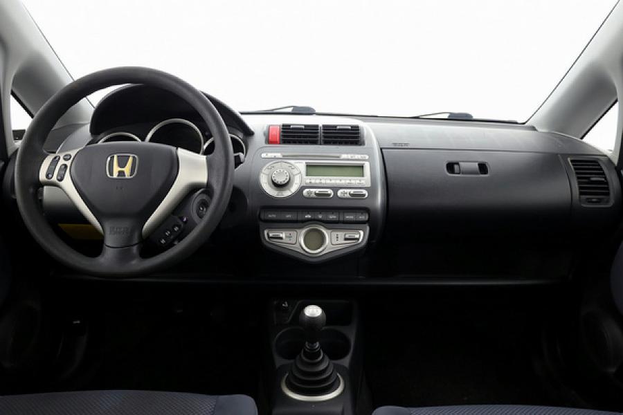 Pelēks Honda Jazz 2005 Tallina, ar dzinēja tilpumu 1.30 L un nobraukumu 164 tūkst. km par 599 €, foto 6 vietnē AUTOMOTO.COM.LV