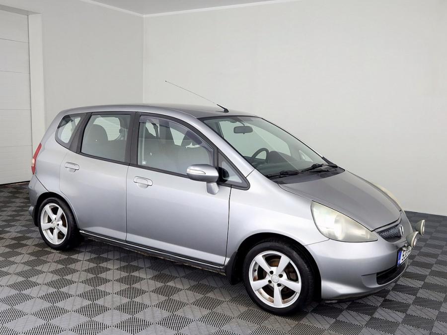 Pelēks Honda Jazz 2005 Tallina, ar dzinēja tilpumu 1.30 L un nobraukumu 164 tūkst. km par 599 €, foto 9 vietnē AUTOMOTO.COM.LV