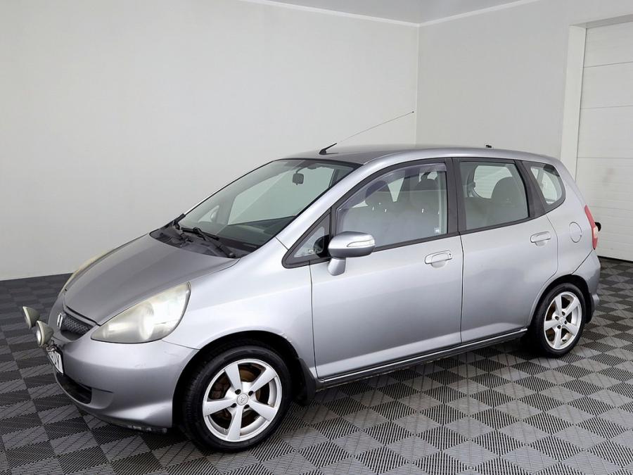 Pelēks Honda Jazz 2005 Tallina, ar dzinēja tilpumu 1.30 L un nobraukumu 164 tūkst. km par 599 €, foto 10 vietnē AUTOMOTO.COM.LV