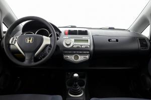 Pelēks Honda Jazz 2005 Tallina, ar dzinēja tilpumu 1.30 L un nobraukumu 164 tūkst. km par 599 €, foto 13 vietnē AUTOMOTO.COM.LV