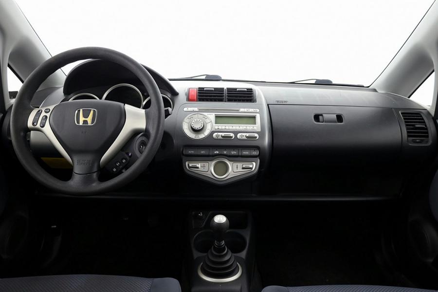 Pelēks Honda Jazz 2005 Tallina, ar dzinēja tilpumu 1.30 L un nobraukumu 164 tūkst. km par 599 €, foto 13 vietnē AUTOMOTO.COM.LV