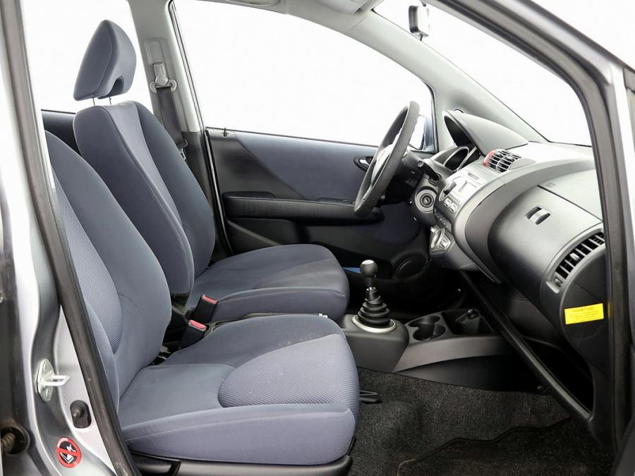 Pelēks Honda Jazz 2005 Tallina, ar dzinēja tilpumu 1.30 L un nobraukumu 164 tūkst. km par 599 €, foto 14 vietnē AUTOMOTO.COM.LV