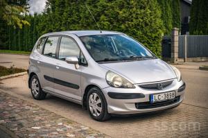 Grey Honda Jazz 2005 in Riga, with an engine capacity of 1.40 L and mileage of 202 thousand km for 1590 €, photo 4 on AUTOMOTO.COM.LV