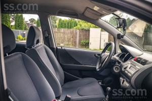 Grey Honda Jazz 2005 in Riga, with an engine capacity of 1.40 L and mileage of 202 thousand km for 1590 €, photo 9 on AUTOMOTO.COM.LV
