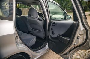 Grey Honda Jazz 2005 in Riga, with an engine capacity of 1.40 L and mileage of 202 thousand km for 1590 €, photo 12 on AUTOMOTO.COM.LV