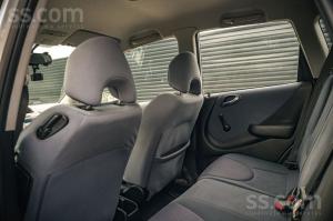 Grey Honda Jazz 2005 in Riga, with an engine capacity of 1.40 L and mileage of 202 thousand km for 1590 €, photo 13 on AUTOMOTO.COM.LV
